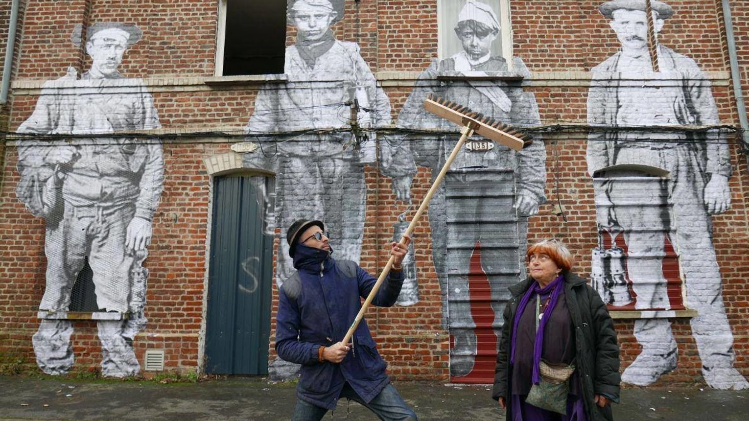 DKF Benshi online: "Twarze, plaże"