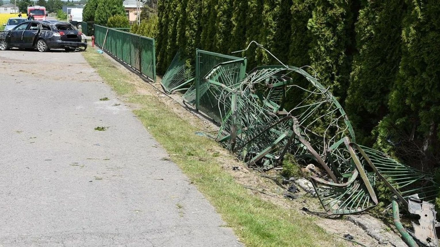 Rozbite audi i zniszczone ogrodzenie. 39-latek: Wypiłem tylko jedno piwo